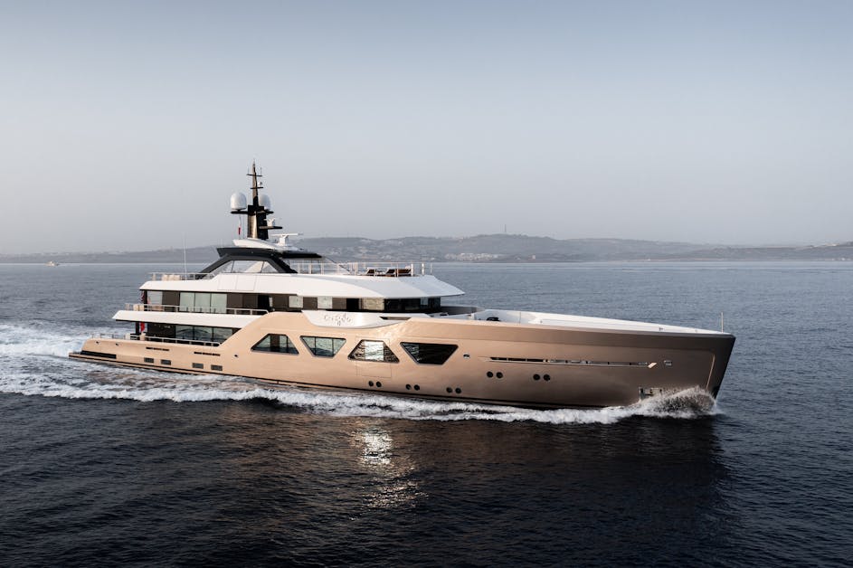 Amels & Damen Shipyards | Dutch Yacht Builder Amels Damen | Quantum